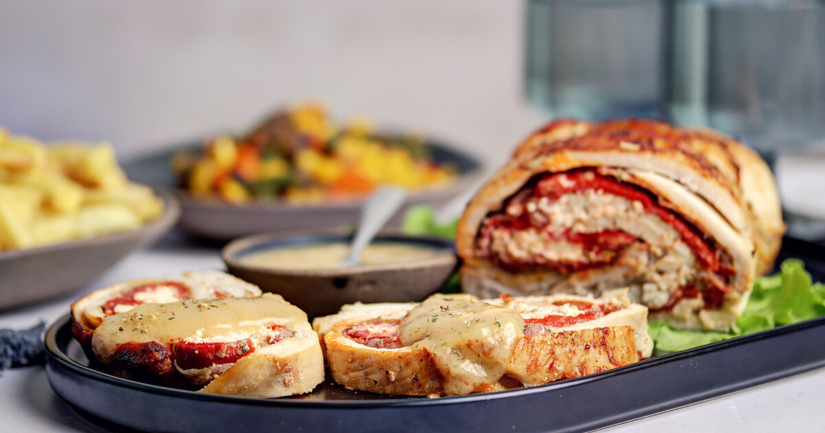 Pileći rolat sa pečenom paprikom i fetom » Perutnina Ptuj